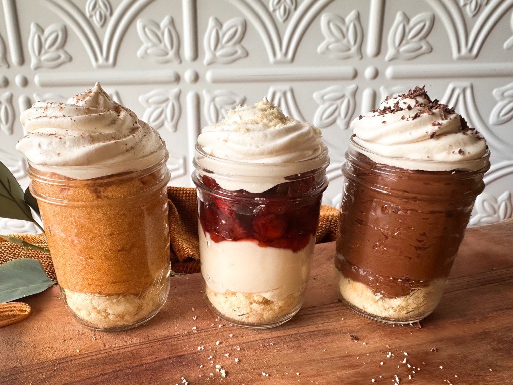 Mini Mason Jar Pies - MESSY MASTERPIECE BLOG